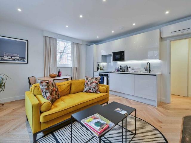 Charlotte Street, Fitzrovia, London, W1T 1 bed flat to rent £6,500 pcm £1,500 pw