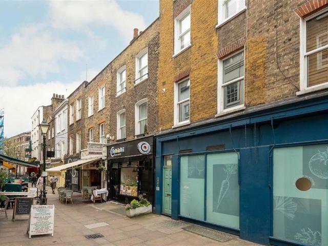 Charlotte Place, Fitzrovia & Covent Garden W1T, 1 bed flat to rent, £2,847 pcm | PrimeLocation