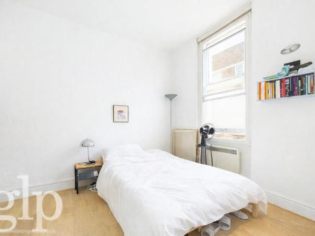 Charlotte Place, Fitzrovia, W1T Studio to rent £1,820 pcm £420 pw