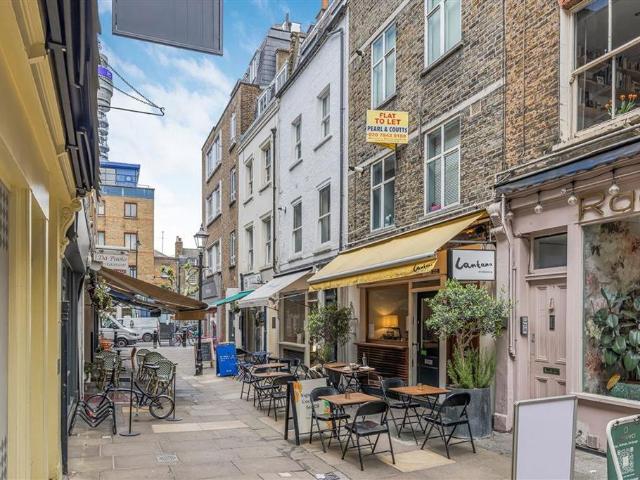 Charlotte Place, London W1T 1 bed flat to rent £2,383 pcm £550 pw