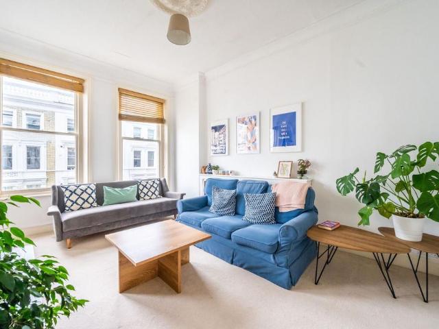 Charleville Road, Barons Court. 1 bed flat to rent £2,384 pcm £550 pw