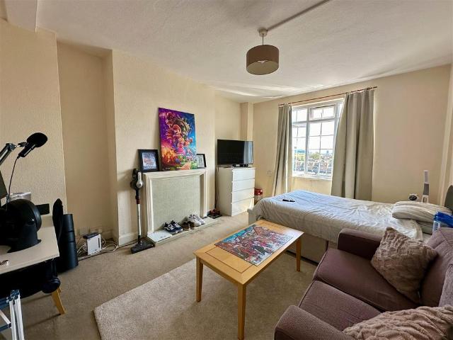 Charleville Road, London W14 1 bed apartment to rent £2,000 pcm £462 pw