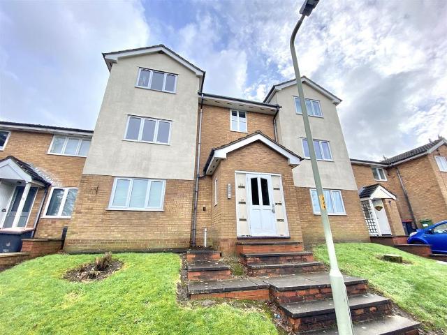 Charlecote Park, Telford TF3, 2 bed flat to rent, £700 pcm | PrimeLocation