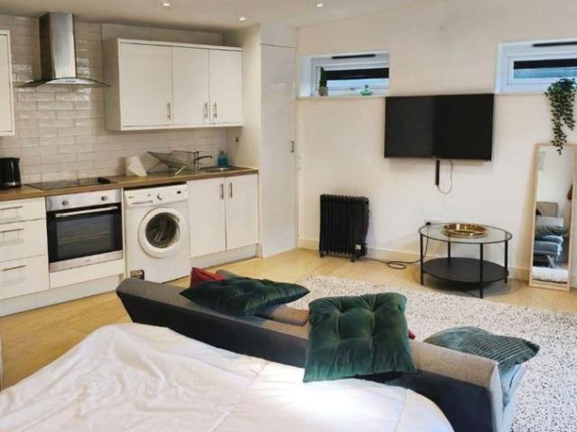 Charlecote Road, Dagenham RM9, Studio to rent, £1,200 pcm | PrimeLocation