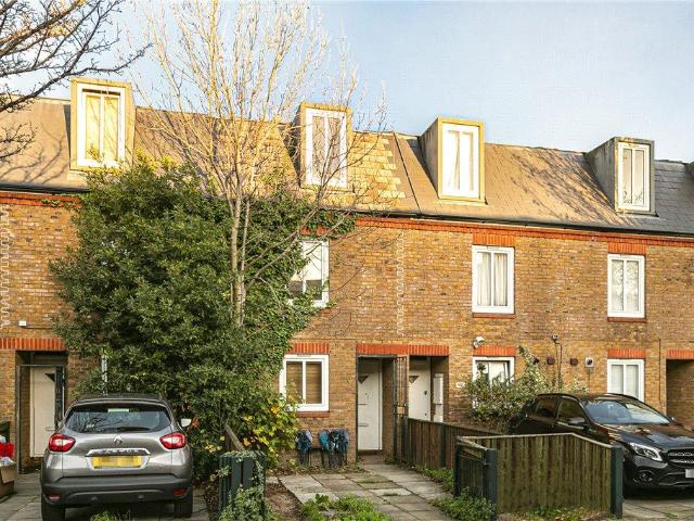 Charles Barry Close, London, SW4 4 bed terraced house to rent £4,000 pcm £923 pw