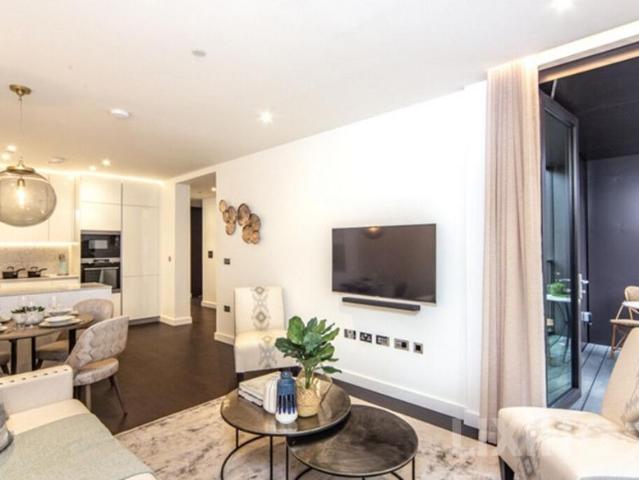 Charles Clowes Walk, Nine Elms, SW11 7AG 2 bed apartment to rent £4,450 pcm £1,027 pw