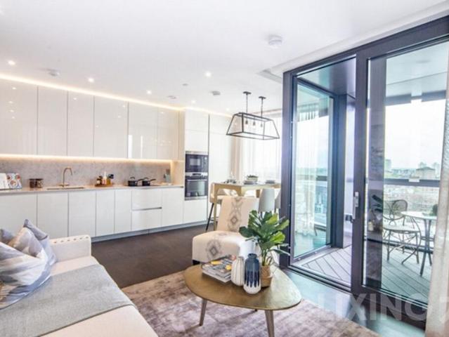 Charles Clowes Walk, Nine Elms, SW11 7AG 2 bed apartment to rent £3,900 pcm £900 pw