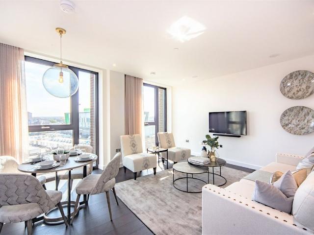 Charles Clowes Walk, Battersea, London SW11, 2 bed flat to rent, £4,853 pcm | PrimeLocation