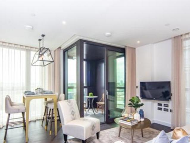 Charles Clowes Walk, London, 2 Bedroom Flat