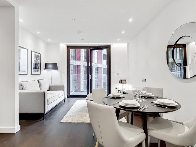 Charles Clowes Walk, London SW11, 1 bed flat to rent, £2,925 pcm | PrimeLocation