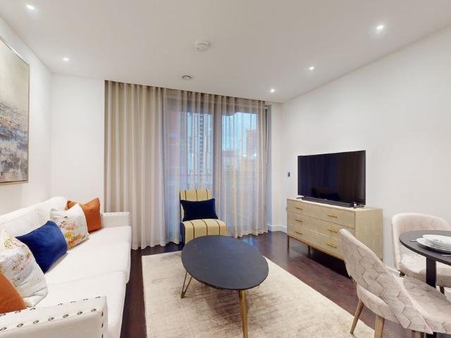 Charles Clowes Walk, London SW11, 1 bed flat to rent, £3,206 pcm | PrimeLocation
