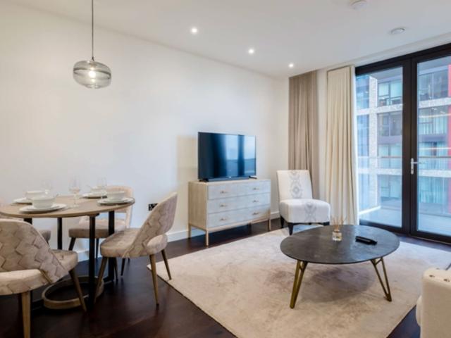 Charles Clowes Walk, London SW11, 1 bed flat to rent, £3,208 pcm | PrimeLocation