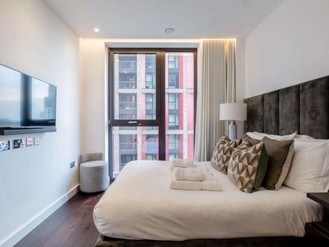 Charles Clowes Walk, London SW11 1 bed property to rent £3,207 pcm £740 pw