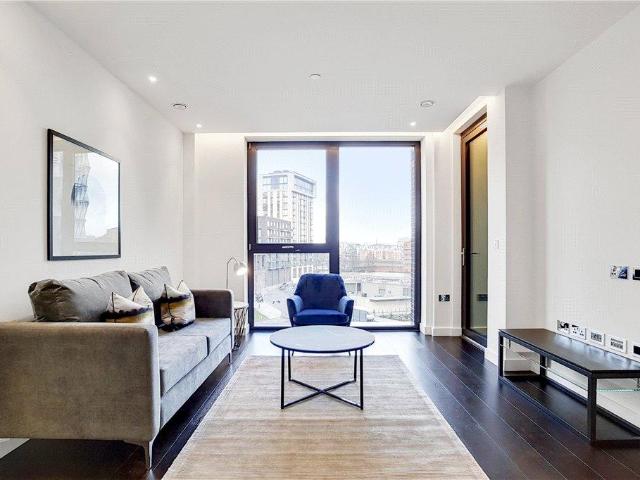 Charles Clowes Walk London SW11 2 bed apartment to rent £3,467 pcm £800 pw