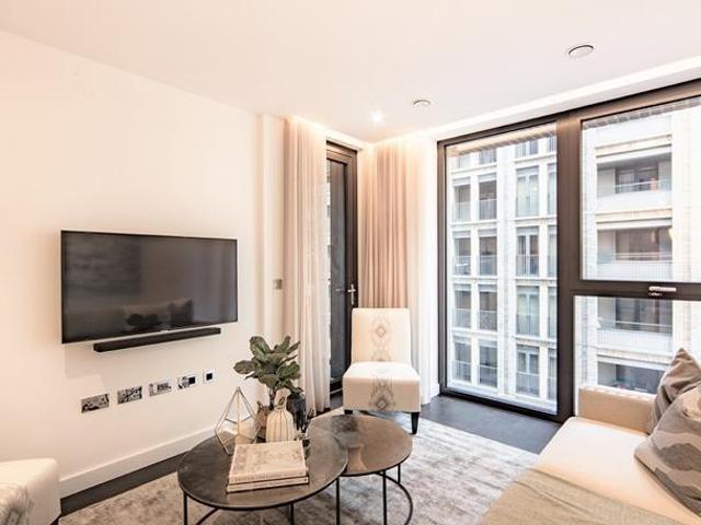 Charles Clowes Walk, London SW11 2 bed apartment to rent £4,463 pcm £1,030 pw