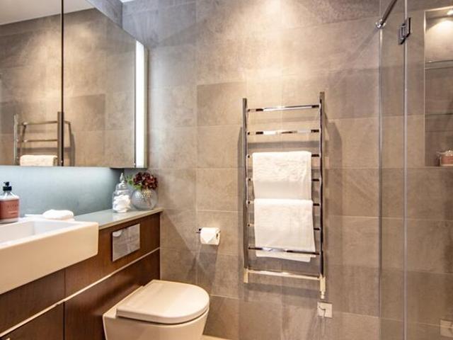 Charles Clowes Walk, London SW11 2 bed apartment to rent £4,637 pcm £1,070 pw
