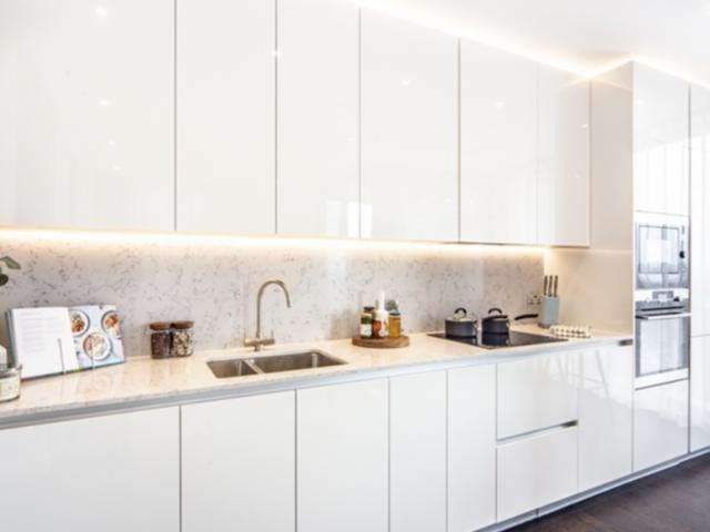 Charles Clowes Walk, London SW11 2 bed apartment to rent £4,658 pcm £1,075 pw