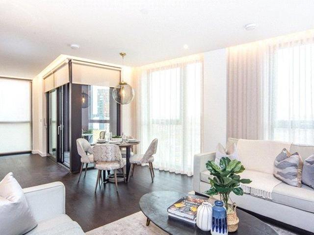 Charles Clowes Walk, London, SW11 2 bed apartment to rent £4,767 pcm £1,100 pw