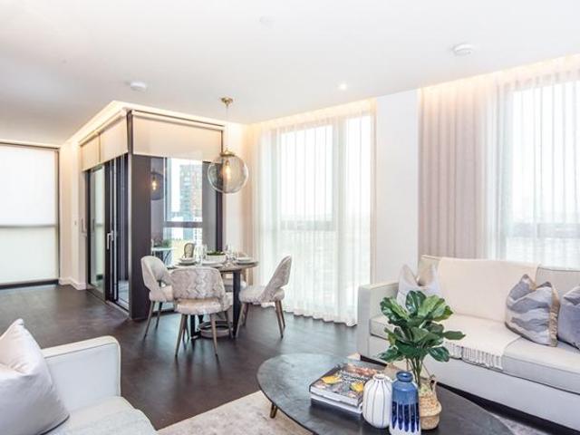 Charles Clowes Walk, London SW11 2 bed apartment to rent £4,767 pcm £1,100 pw