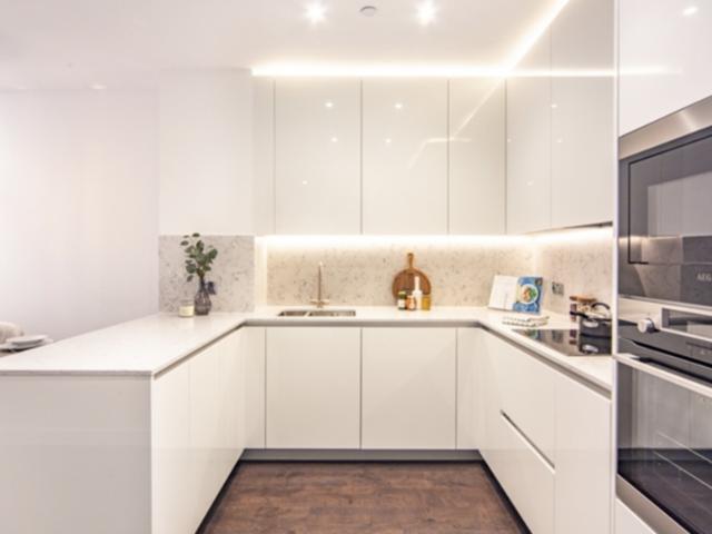 Charles Clowes Walk, London SW11 2 bed apartment to rent £4,853 pcm £1,120 pw