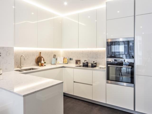 Charles Clowes Walk, London SW11 2 bed apartment to rent £5,590 pcm £1,290 pw