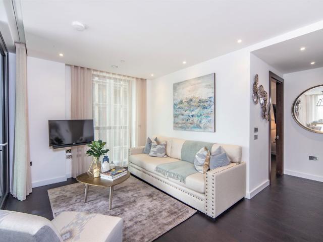 Charles Clowes Walk, London SW11, 2 bed flat to rent, £4,528 pcm | PrimeLocation