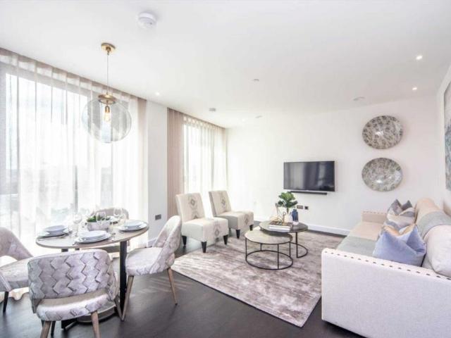 Charles Clowes Walk, London SW11 2 bed flat to rent £4,680 pcm £1,080 pw
