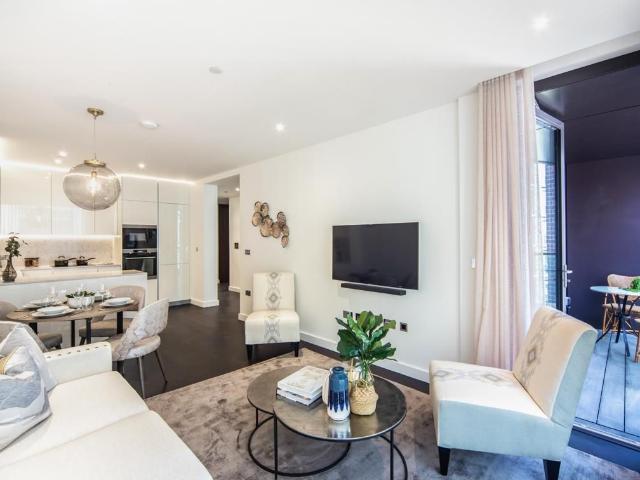 Charles Clowes Walk, London SW11, 2 bed flat to rent, £4,897 pcm | PrimeLocation