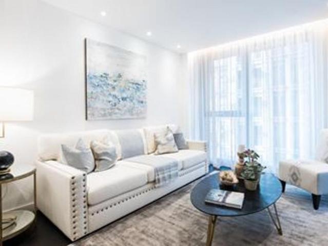 Charles Clowes Walk, London, SW11 2 bed flat to rent £4,896 pcm £1,130 pw