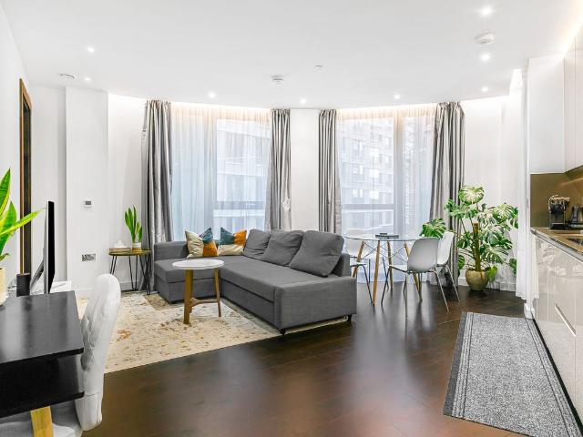 Charles Clowes Walk, London SW11, 2 bed flat to rent, £3,450 pcm | PrimeLocation