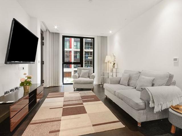 Charles Clowes Walk, London SW11, 2 bed flat to rent, £3,850 pcm | PrimeLocation