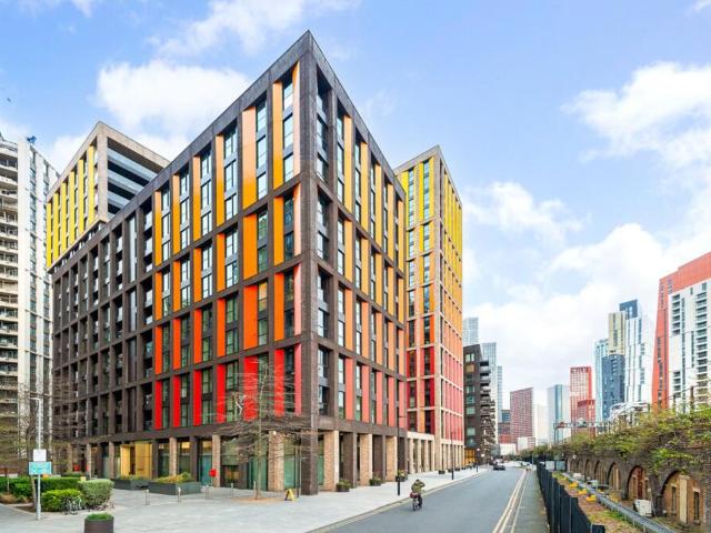 Charles Clowes Walk, London SW11, 2 bed flat to rent, £3,870 pcm | PrimeLocation