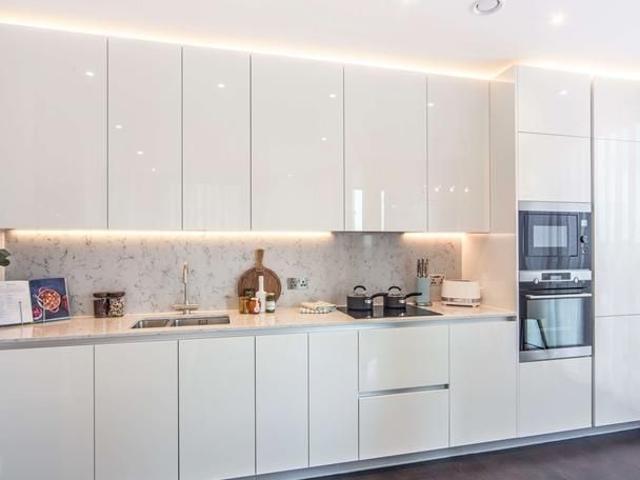 Charles Clowes Walk, London SW11, 2 bed flat to rent, £3,900 pcm | PrimeLocation