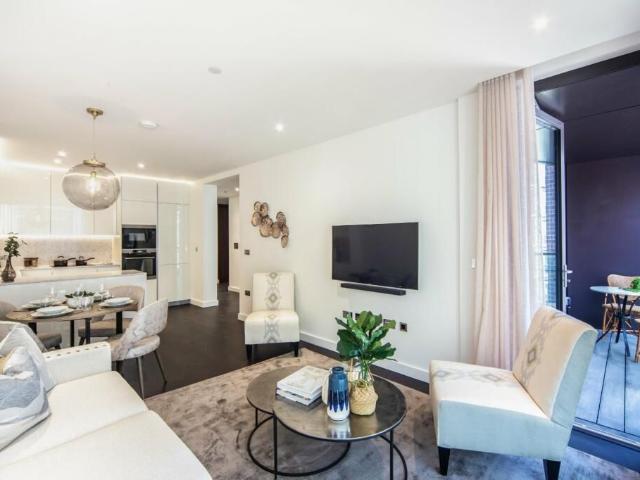 Charles Clowes Walk, London SW11, 2 bed flat to rent, £3,900 pcm | PrimeLocation