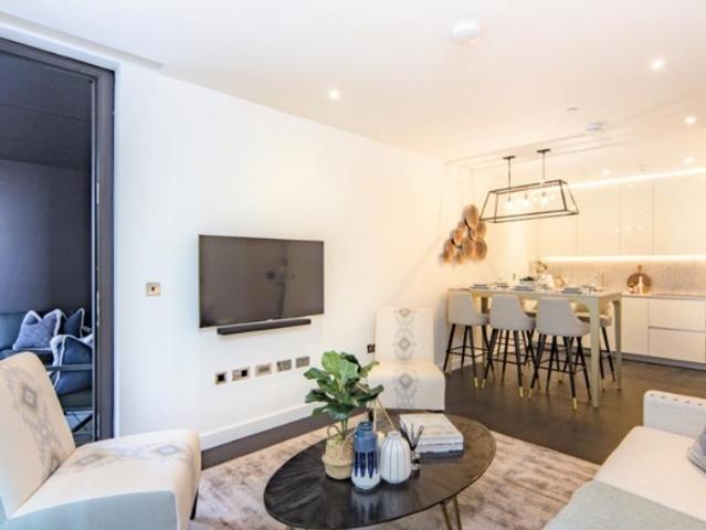 Charles Clowes Walk, London SW11 2 bed property to rent £4,788 pcm £1,105 pw