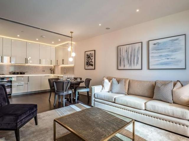Charles Clowes Walk, London SW11 3 bed apartment to rent £6,872 pcm £1,586 pw