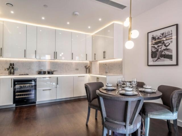 Charles Clowes Walk, London SW11 3 bed apartment to rent £7,215 pcm £1,665 pw