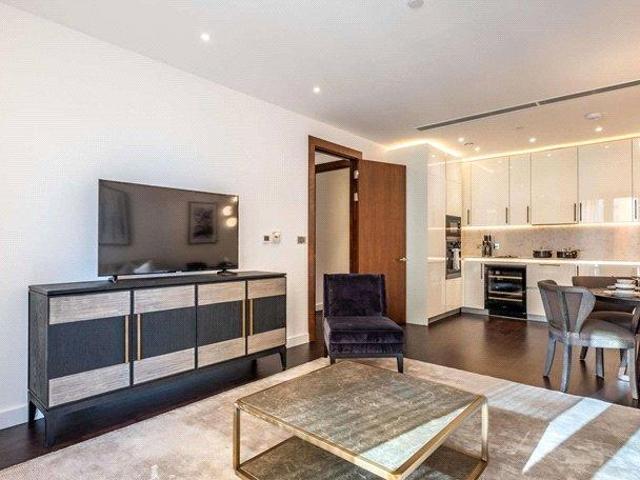 Charles Clowes Walk, London, SW11 3 bed apartment to rent £7,219 pcm £1,666 pw