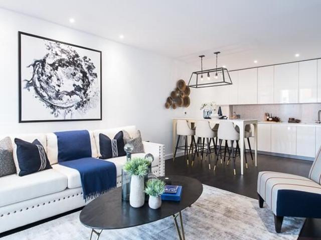 Charles Clowes Walk, London SW11, 3 bed flat to rent, £6,100 pcm | PrimeLocation