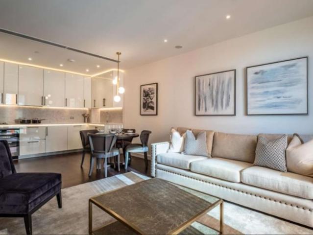 Charles Clowes Walk 3 bed flat to rent £6,314 pcm £1,457 pw