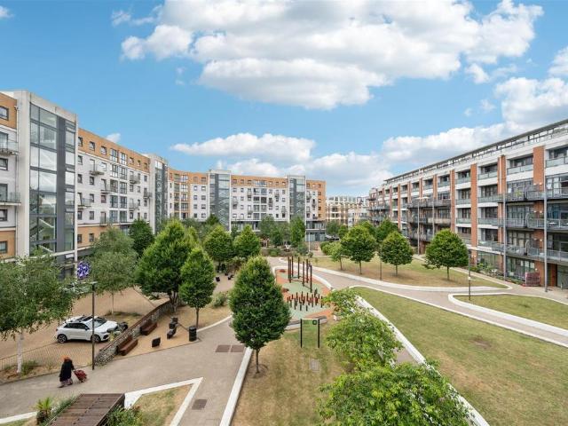 Charles Court, Larden Road, London 2 bed flat to rent £2,250 pcm £519 pw