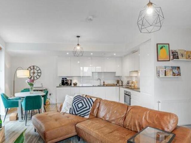 Charles Darwin House, Canning Town, 3 Bedroom Apartment