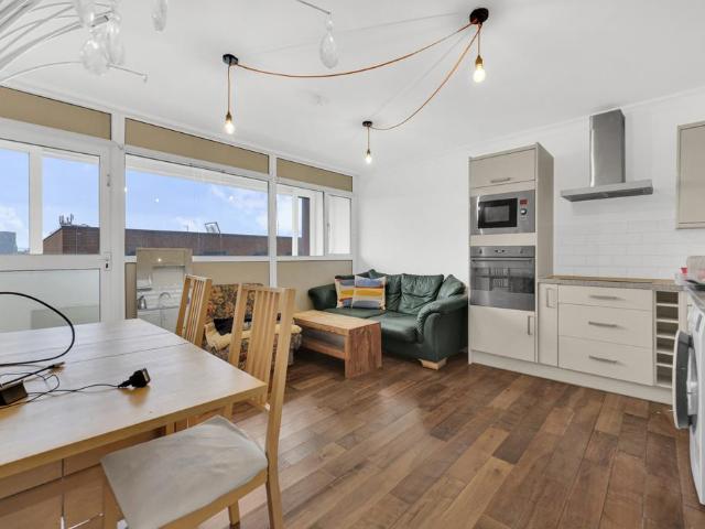 Charles Dickens House, 130 Mansford. 2 bed apartment to rent £2,100 pcm £485 pw