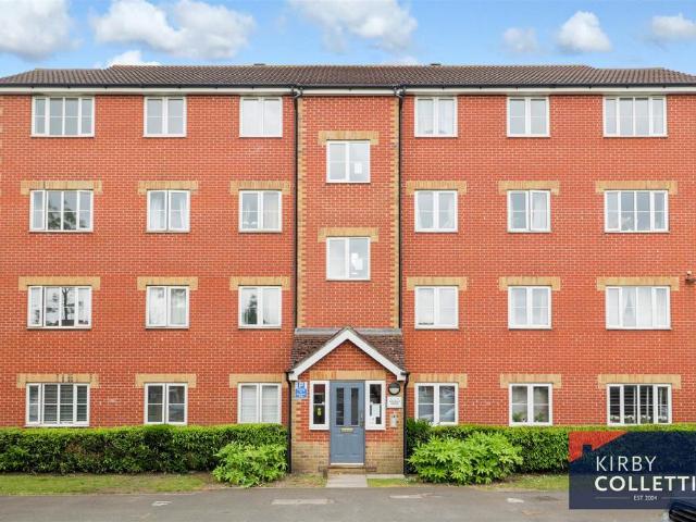 Charles House, Village Close. 2 bed flat to rent £1,295 pcm £299 pw