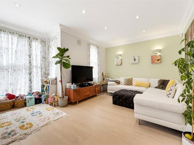 Charles II Place, London, SW3 4 bed mews to rent £8,004 pcm £1,847 pw