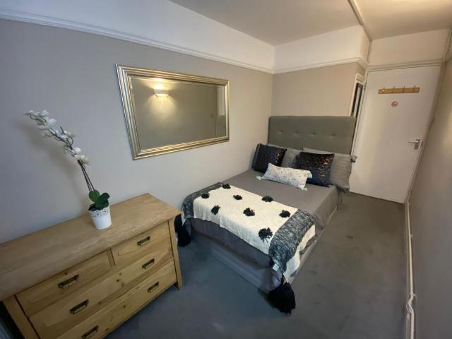 Charles Rowan House, Margery Street. 1 bed in a flat share to rent £1,480 pcm £342 pw