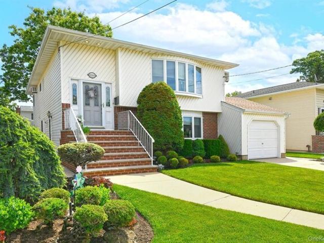 Charles St, Bellmore, Home For Sale