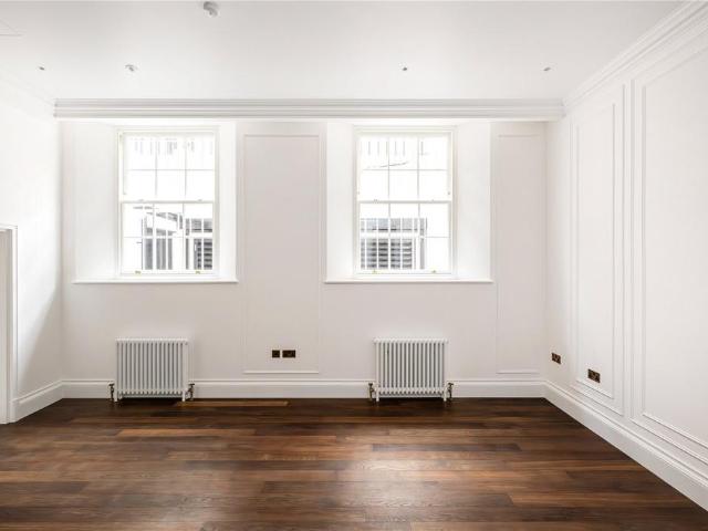 Charles Street, London 1 bed flat to rent £5,265 pcm £1,215 pw
