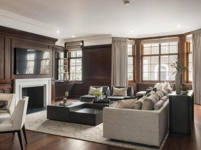 Charles Street, London, 2 Bedroom Apartment