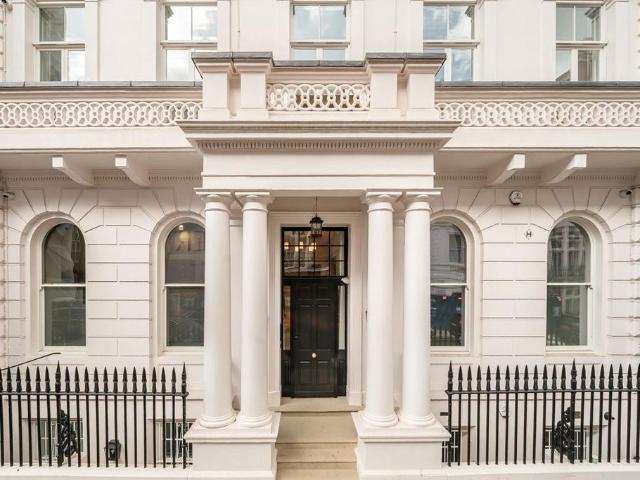 Charles Street, London W1J 1 bed flat to rent £5,265 pcm £1,215 pw